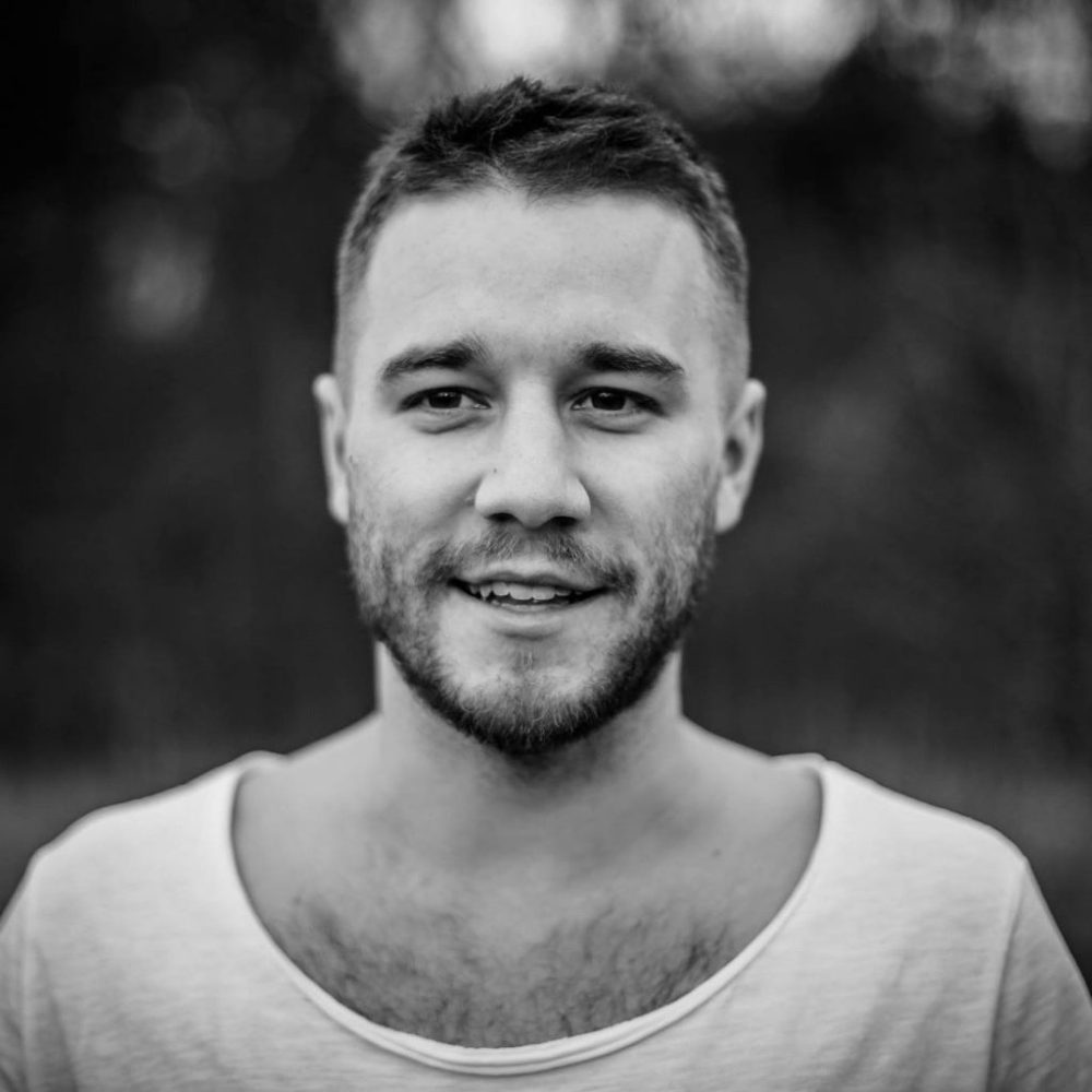 Andrew Galucki Interview - Singer / Songwriter / Guitarist - Everyone ...