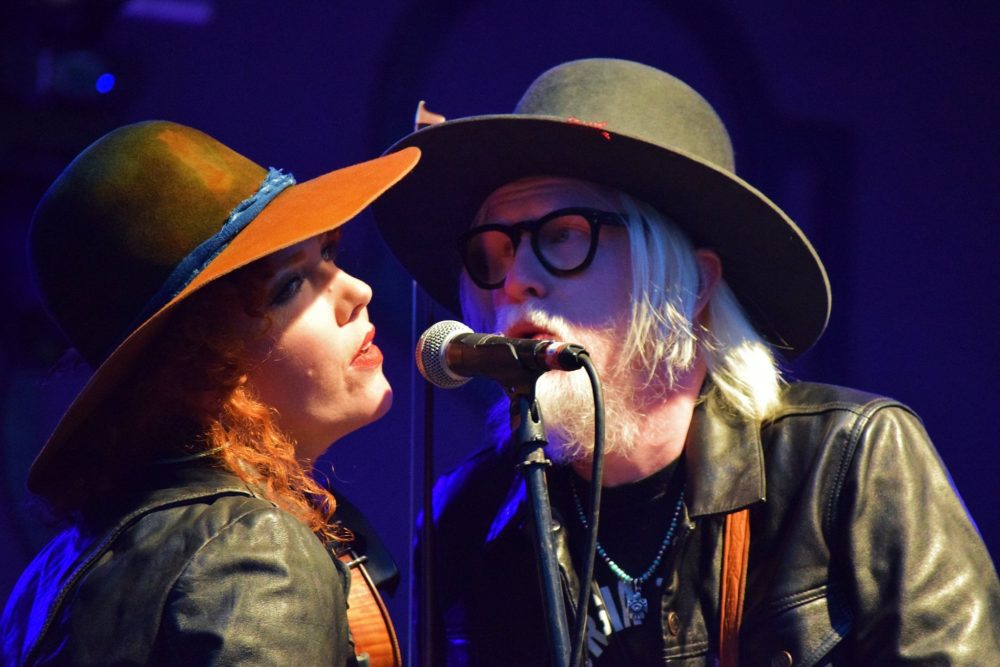 Chris Masterson Interview - Steve Earle, The Mastersons - Everyone ...