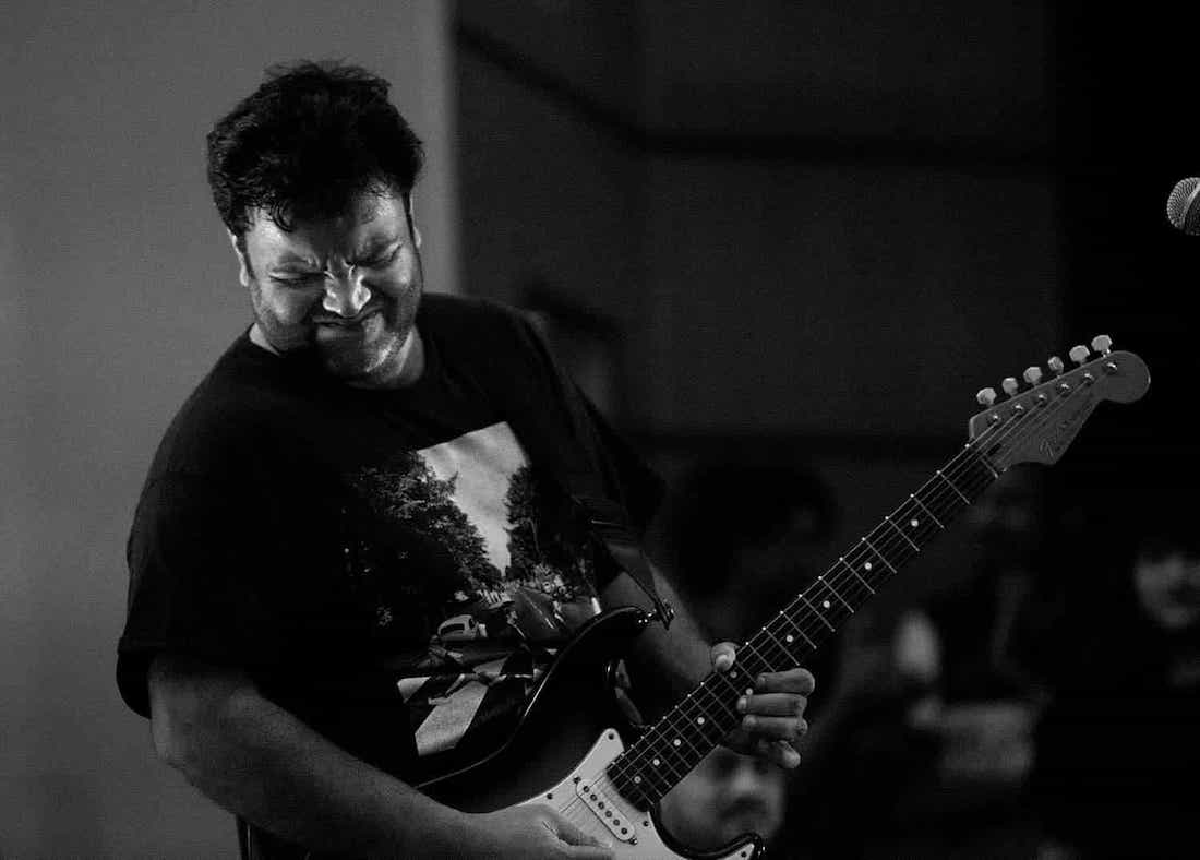 Warren Mendonsa Interview - blackstratblues - Everyone Loves Guitar